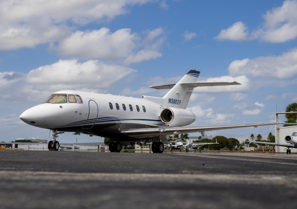 Hawker 800XP - American Aircraft Sales